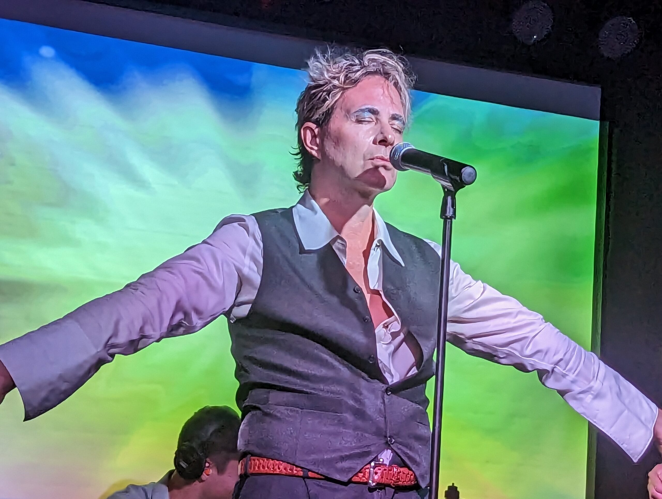 Modern Love – FAME – David Bowie Tribute Band